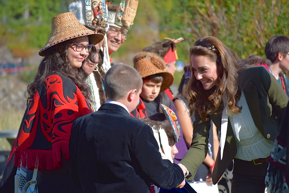 The Royals revel in Aboriginal Culture during their visit to Western ...